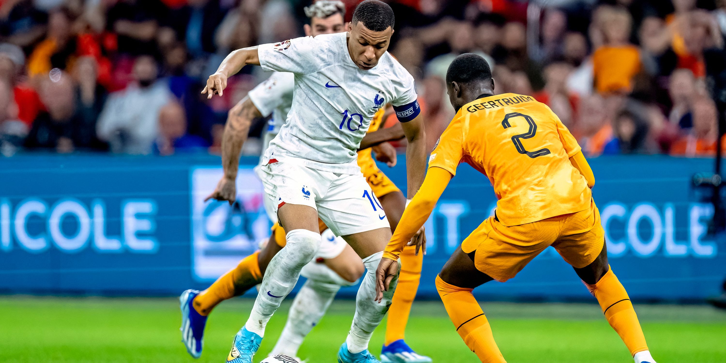 Football : les Bleus valident leur qualification pour l'Euro 2024 après leur victoire contre les ...