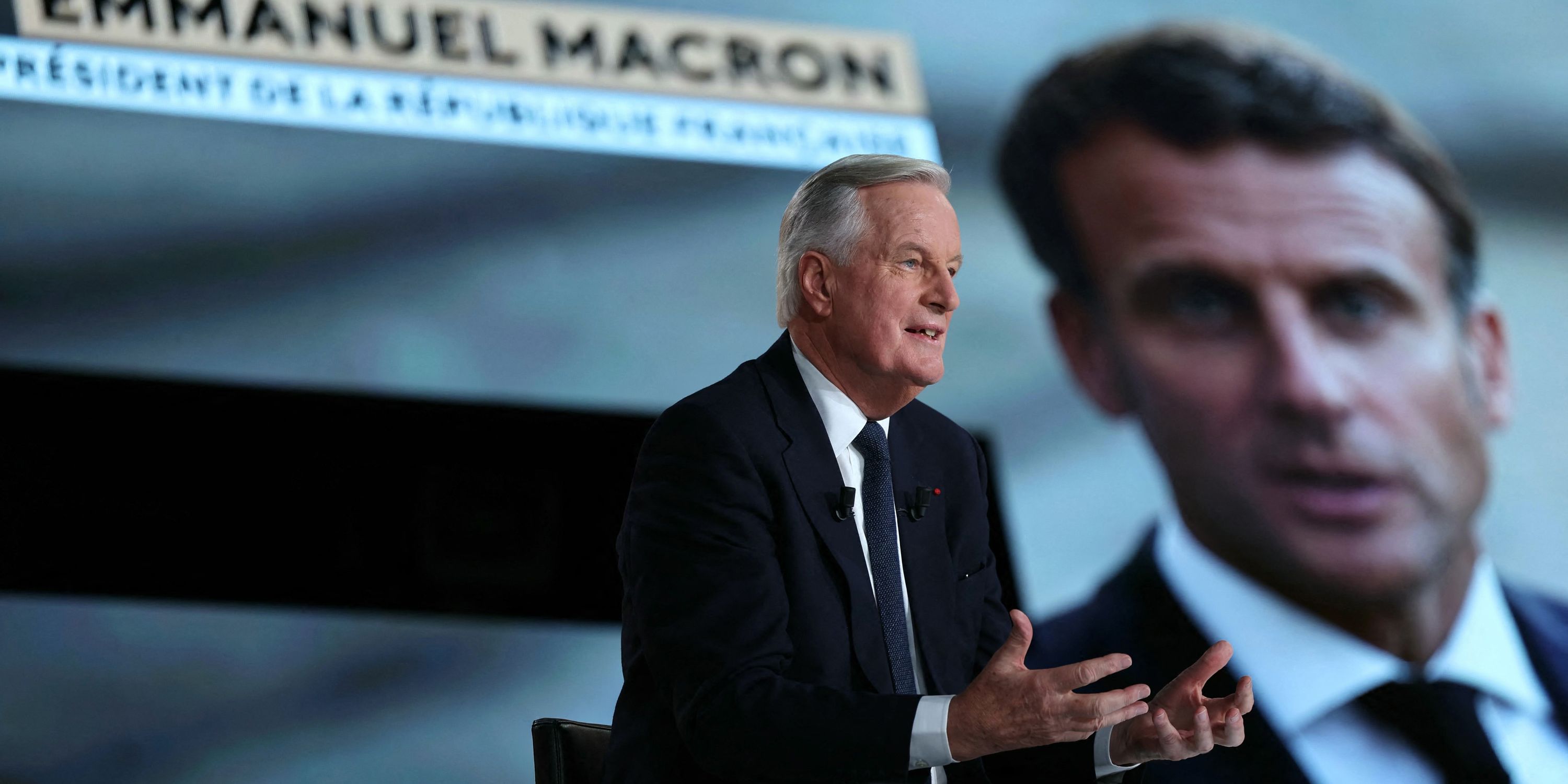 Popularité : Emmanuel Macron stable à son point bas, Michel Barnier en ...