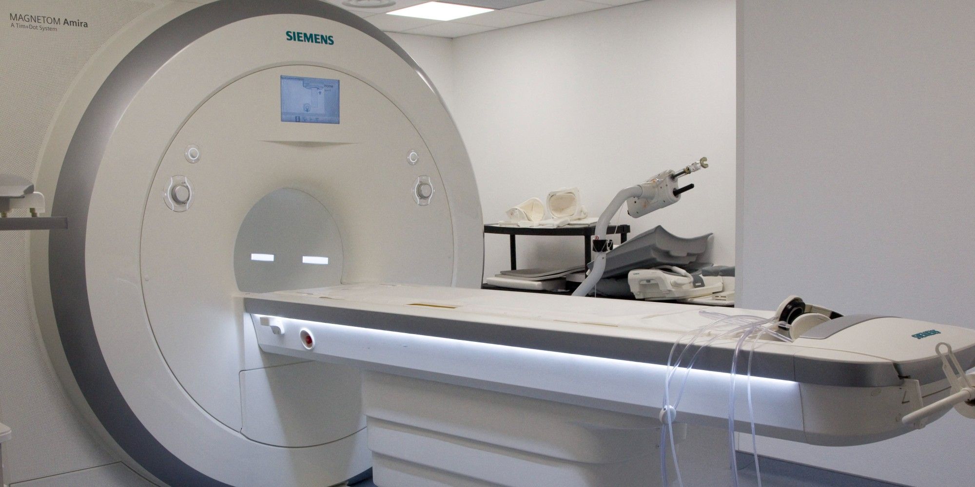 «On décuple nos moyens d'observation» : l’IRM le plus puissant du monde ...