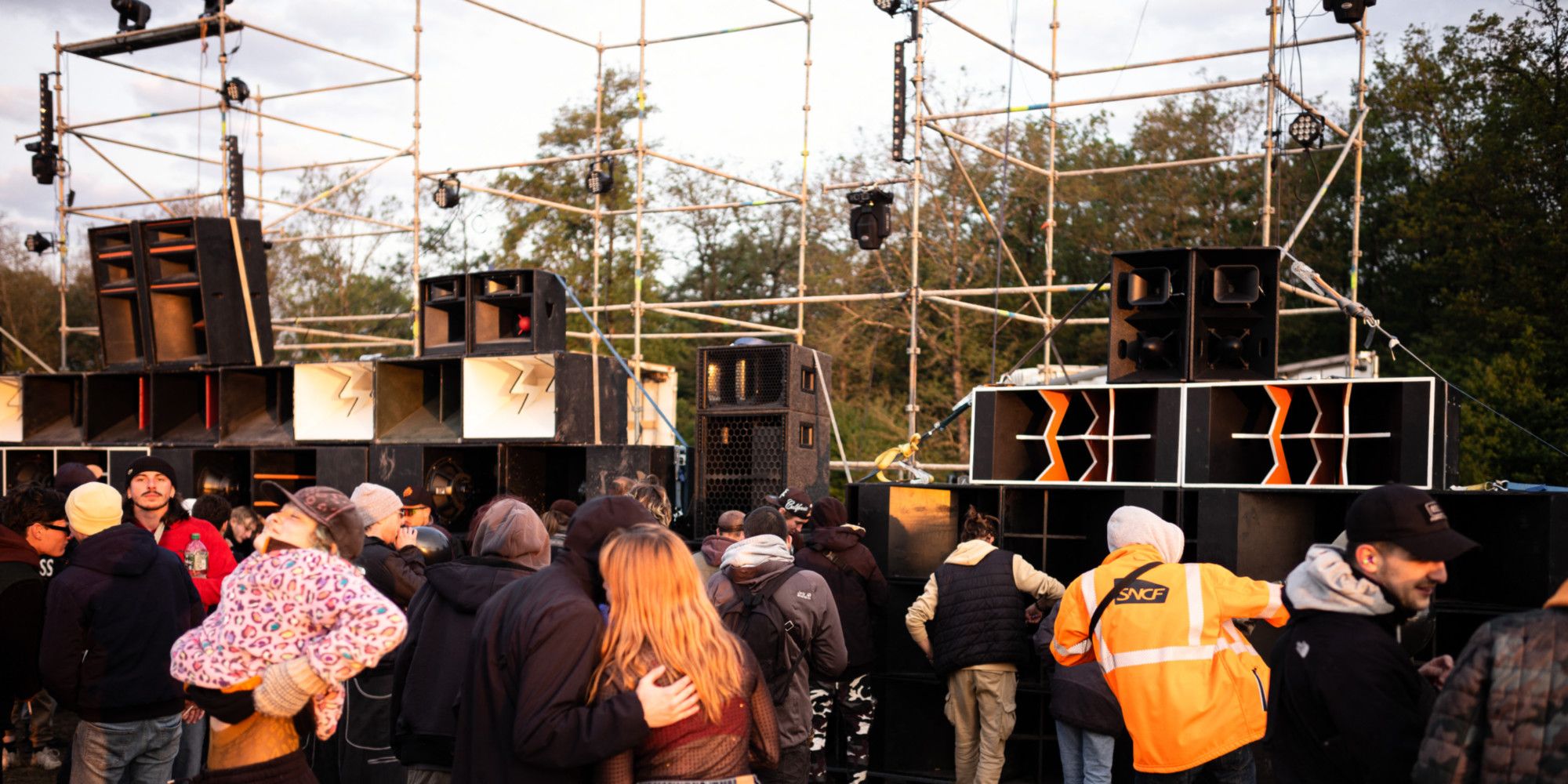 Une rave-party rassemble 6.000 personnes au nord de Montpellier