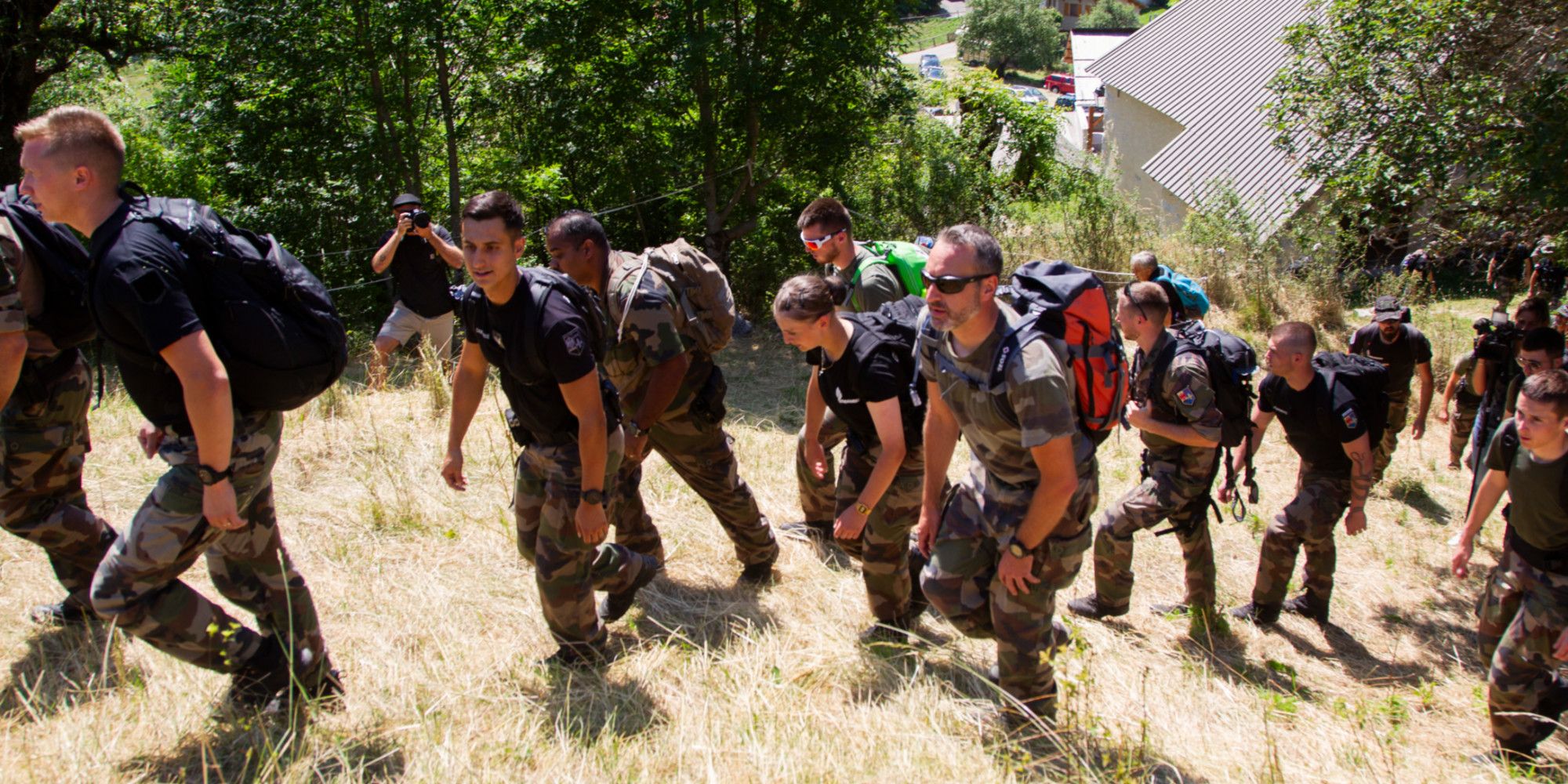 «C'est une famille adorable» : cinq jours après la disparition d'Emile, les habitants du Vernet ...