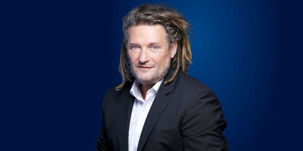 Fils d’un homme coupable de violences conjugales, Théo aimerait que la ...