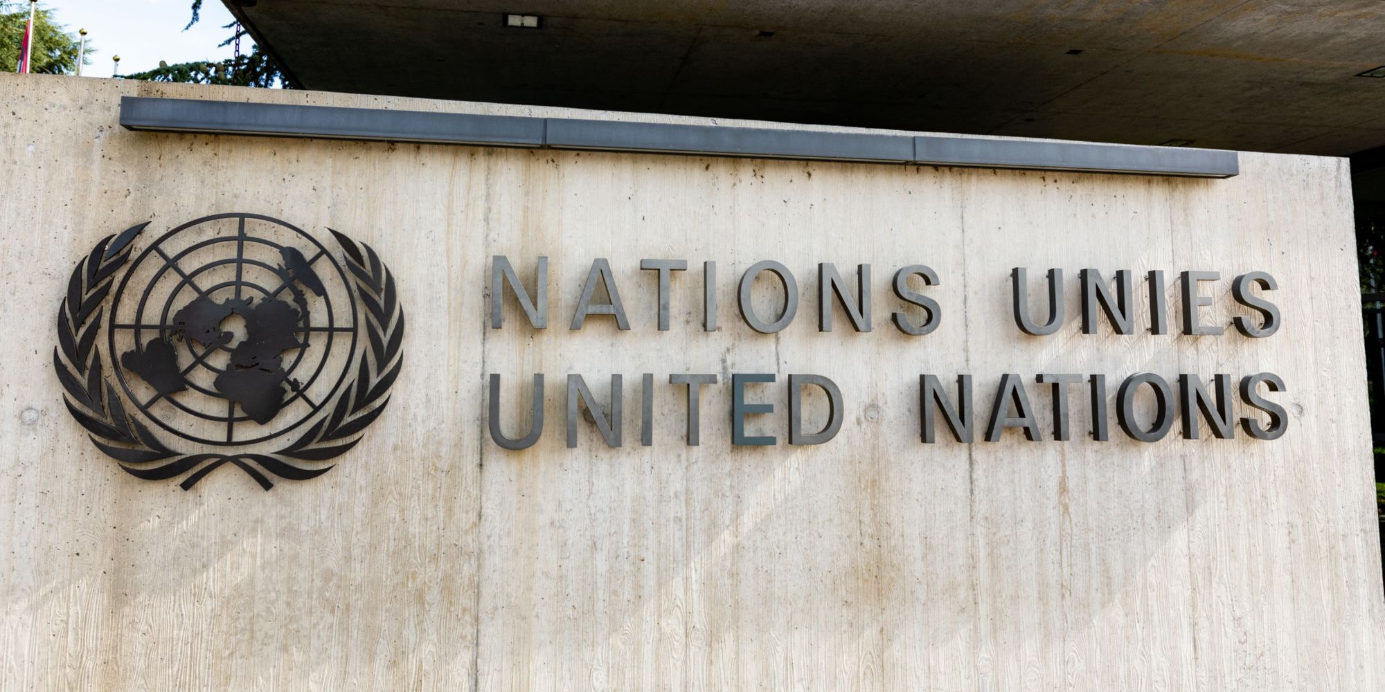 Trump signe un décret pour retirer les Etats-Unis de plusieurs ...