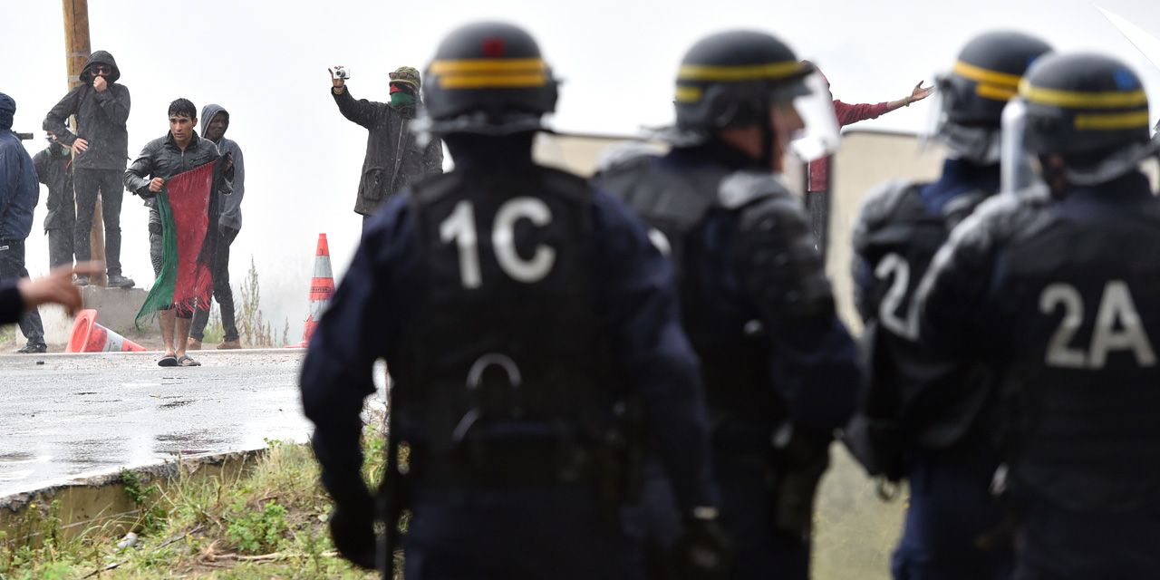Calais : heurts sur la rocade dans la nuit de samedi à dimanche, un CRS blessé