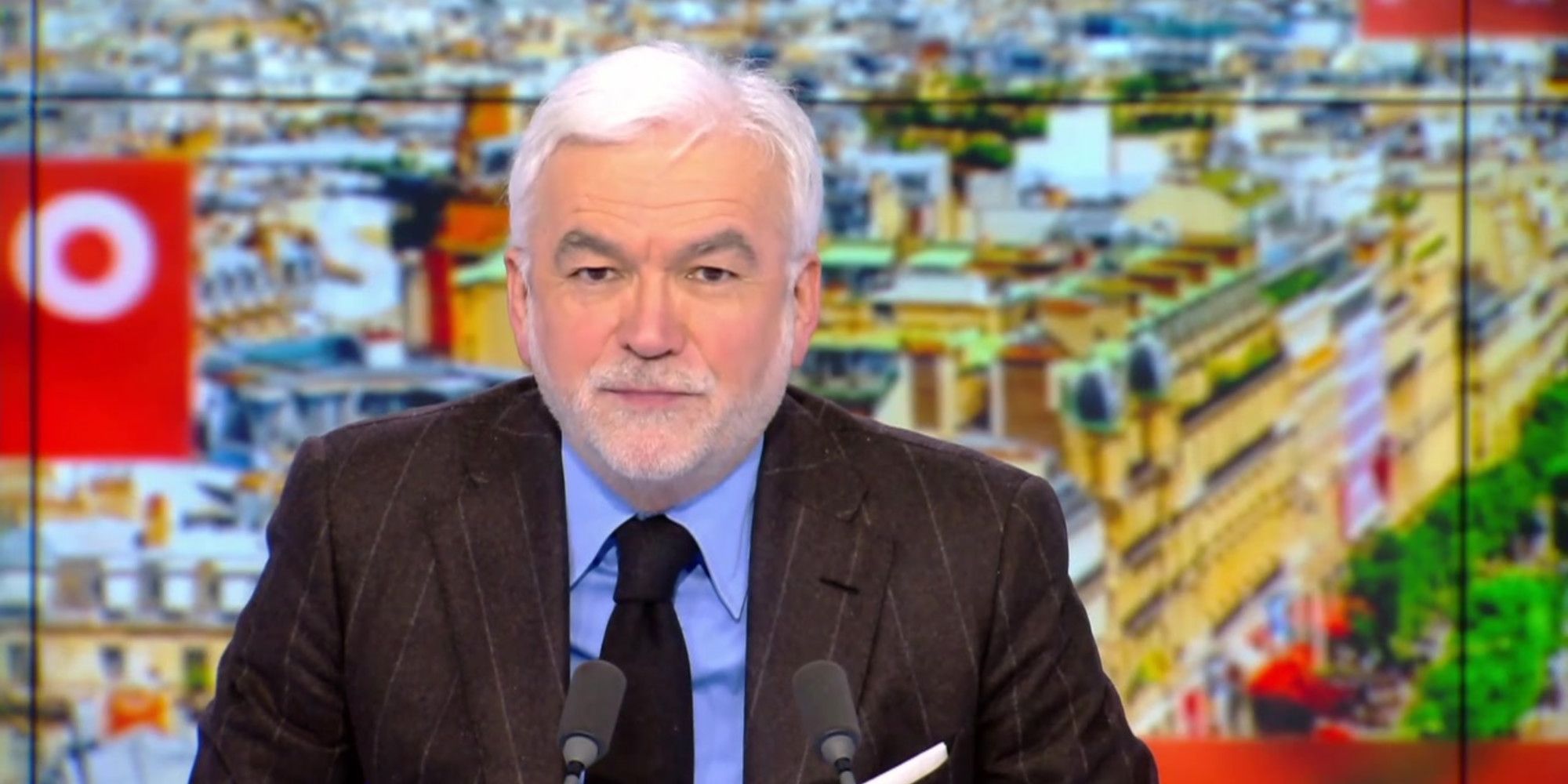 Robert Ménard dénonce une situation «ubuesque», une loi contre les ...