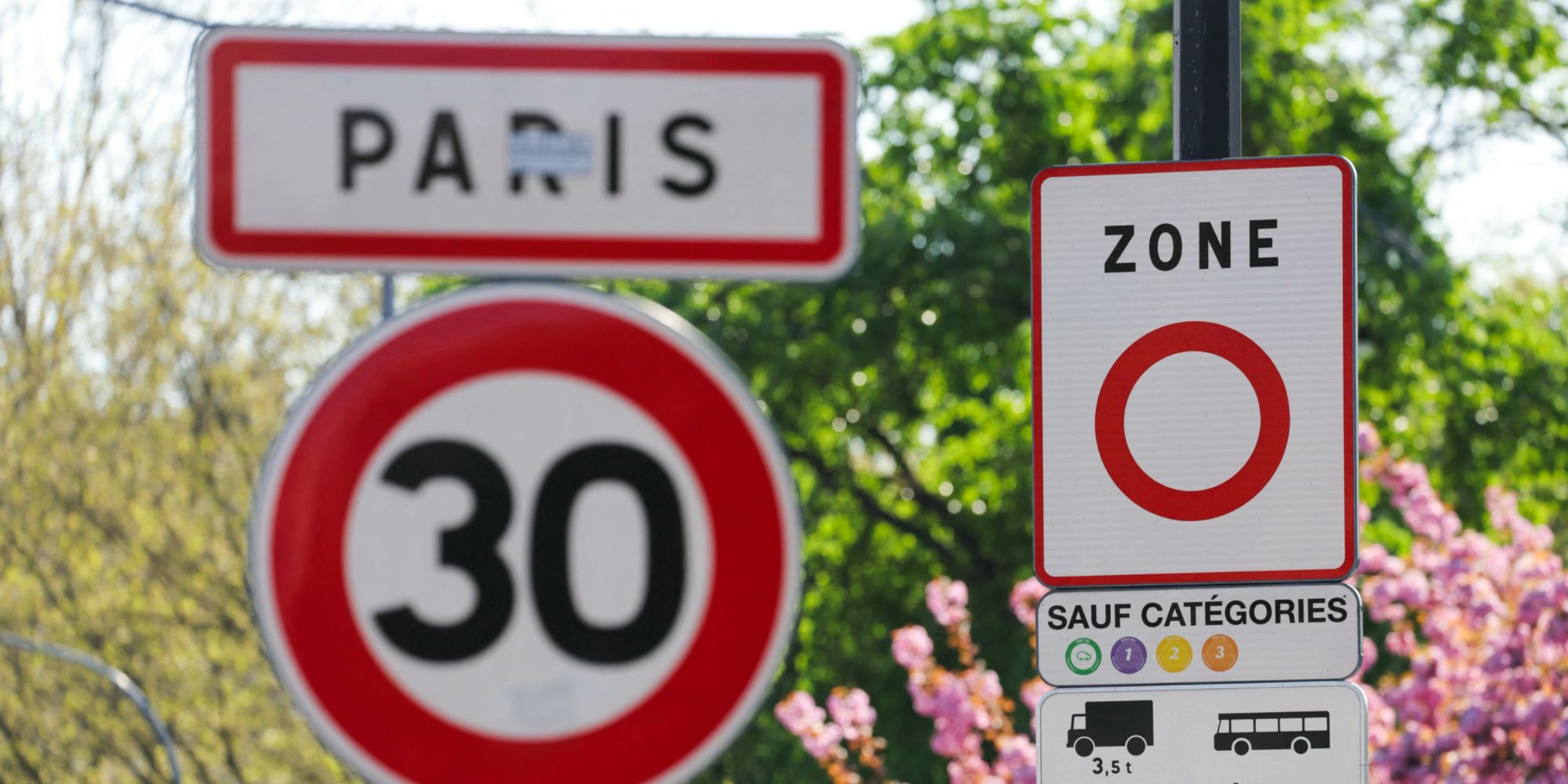 ZFE : pourquoi le gouvernement souhaite une exception pour Paris et Lyon