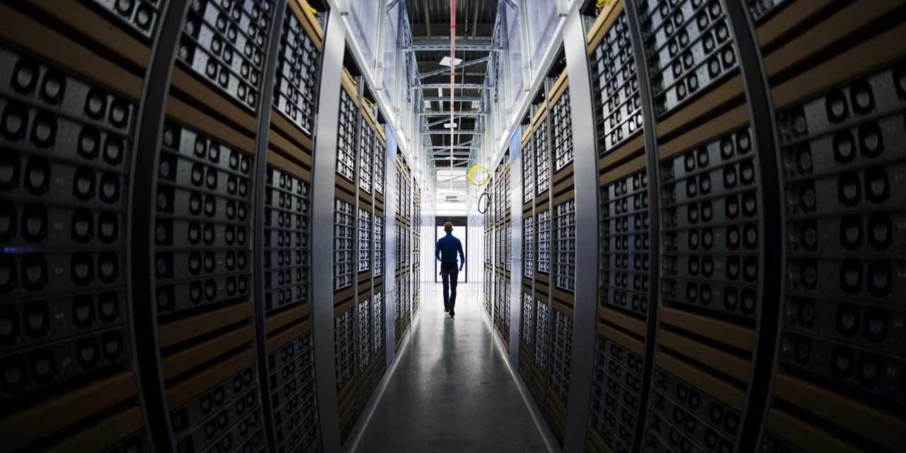 Plongée dans un data center, au cœur d'Internet